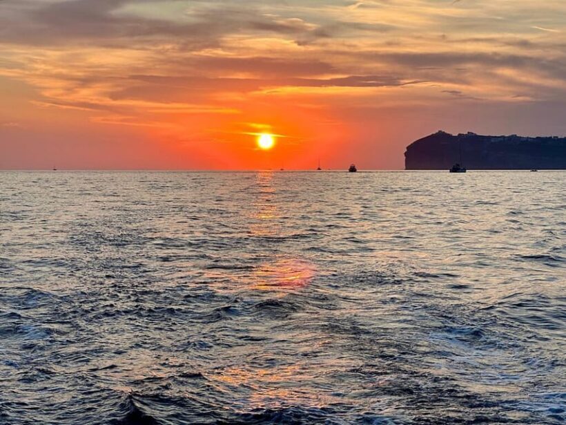 Santorini:Cruises with Catamaran around the Volcanic Island. - An Honest Look at the Santorini Catamaran Experience