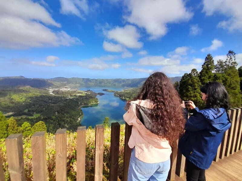 São Miguel: 2-Day Island Tour, Tea & Pineapple Plantation - Transportation, Guides, and Group Dynamics