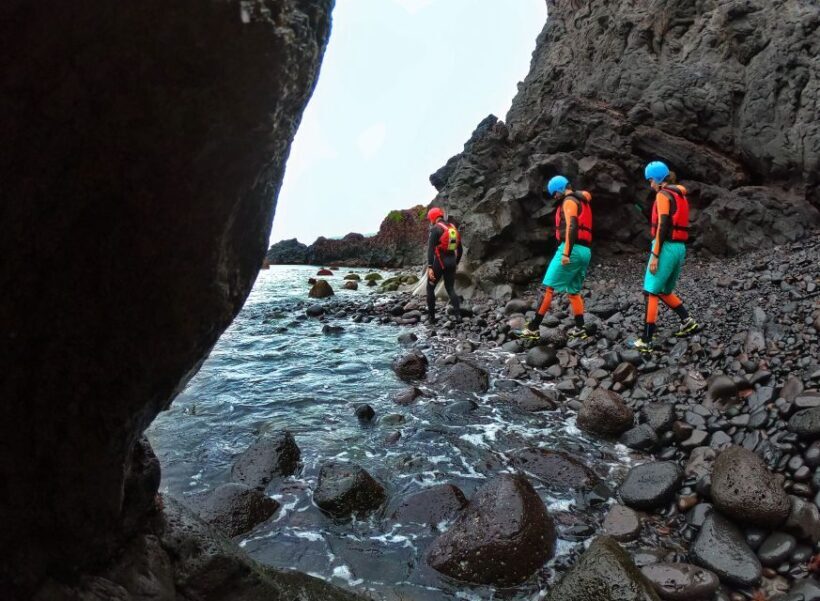 São Miguel: Coasteering Experience in Caloura - An In-Depth Look at the Coasteering Experience
