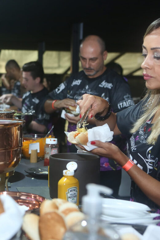 São Paulo Carnival Seating with Food, Drinks, & Transfer - Who Should Consider This Tour?