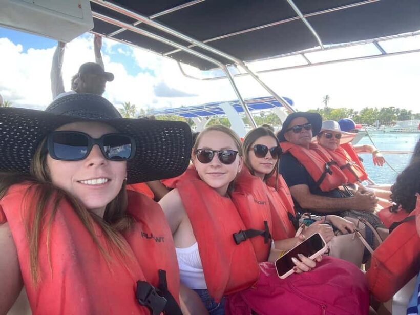 Saona Island Day Trip From Punta Cana with Lunch w/ Open Bar - Food and Drinks: How Well Does It Hit the Spot?