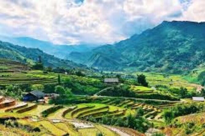 Sapa Trekking 2D1N overnight by sleeper bus-Package Inclusive - Day Two: Trekking Through Mountain Villages