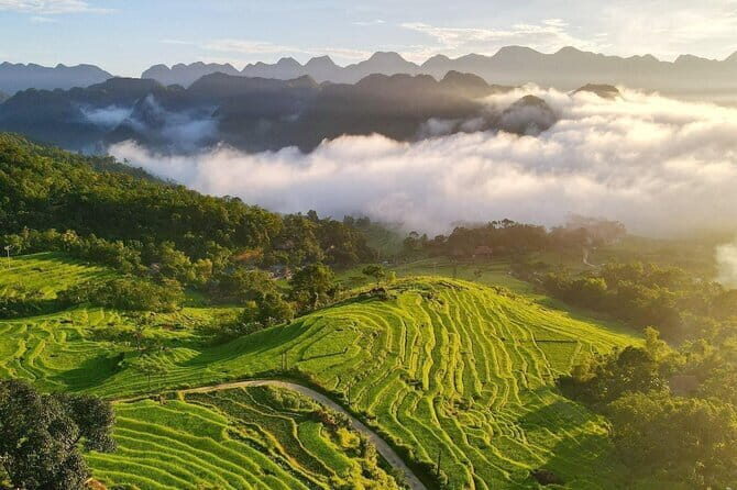 Sapa Trekking 2D1N overnight by sleeper bus-Package Inclusive - Authentic Experiences and Local Encounters