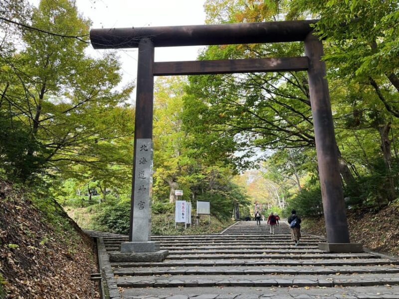 Sapporo: Sacred Shrine, Seafood Market & Shiroi Koibito Park - Key Points