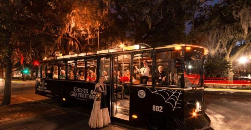 Savannah: Ghosts and Gravestones Tour with Low House Entry - Key Points