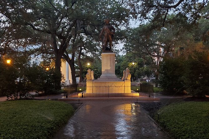 Savannah History and Haunts Candlelit Ghost Walking Tour - Who Should Consider This Tour?