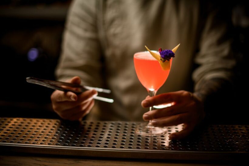 Savannah: Midnight in the Garden Walking Tour and Pub Crawl - Key Points