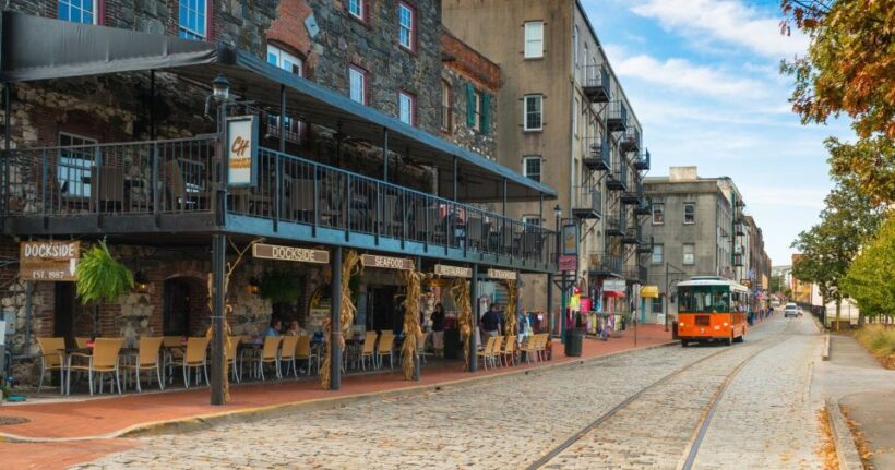 Savannah: Old Town Hop-On Hop-Off Trolley Tour - Authentic Traveler Perspectives