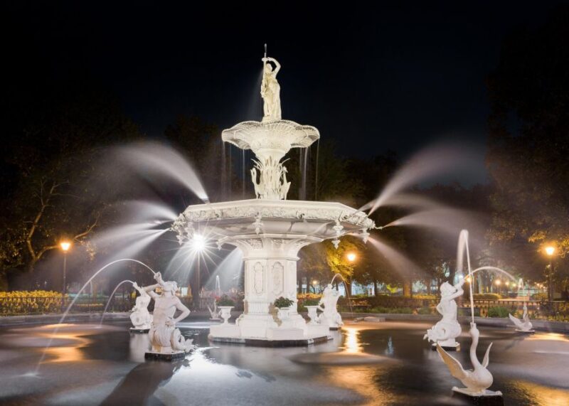 Savannah Spirits: Echoes of the Past - The Guide & Atmosphere