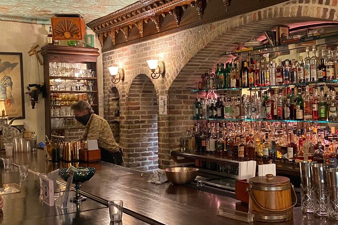 Savannah Walktails & Bar Bites Guided Happy Hour Tour - Delectable Food and Drink Offerings