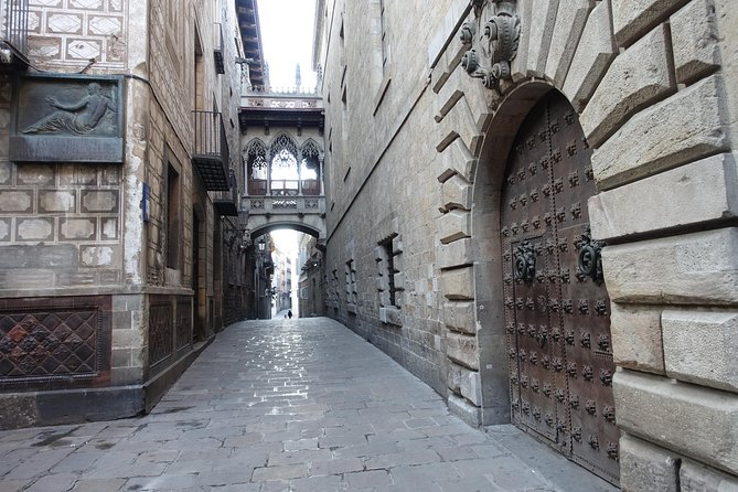 Savor Spain: Food, Wine, History & Culture Small Group Tour in Old Barcelona - Family-Friendly Aspects of the Tour