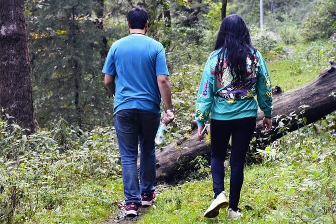 School Boy Walk - The Experience from Travelers’ Perspectives