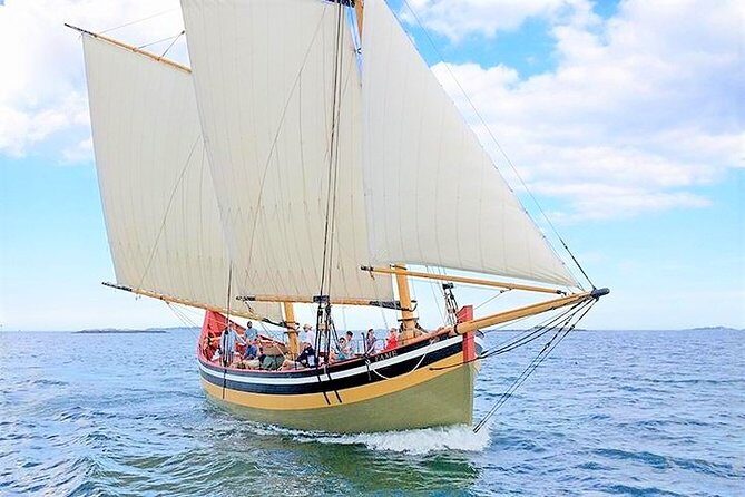 Schooner Fame Sailing Tour - Starting Point and Accessibility