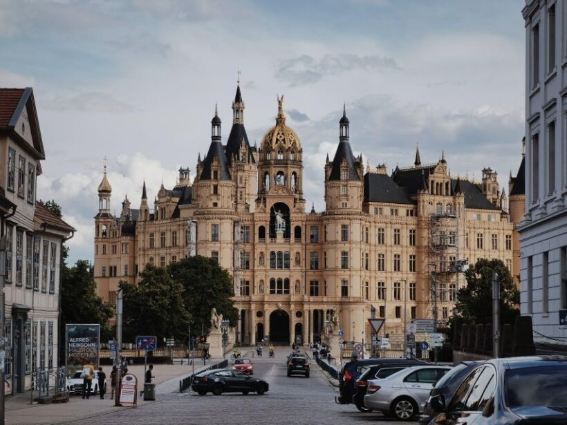 Schwerin: Private Guided Walking Tour - Key Points