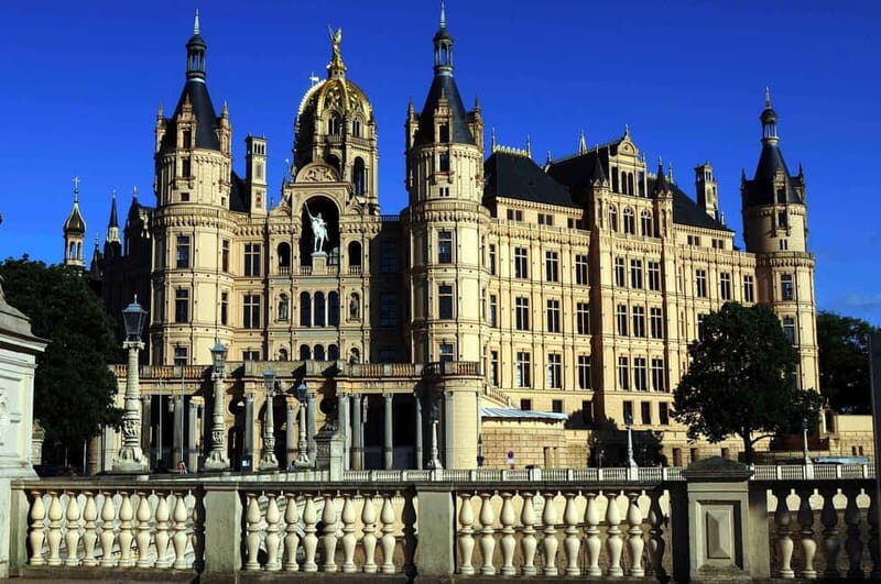 Schwerin - Private Tour of the Castle & Cathedral - Key Points