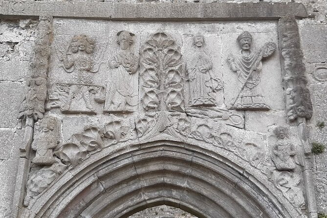 Sean's Bar, Athlone Castle and Clonmacnoise Monastery - Discovering Ireland’s Heritage: A Private Day Trip from Galway