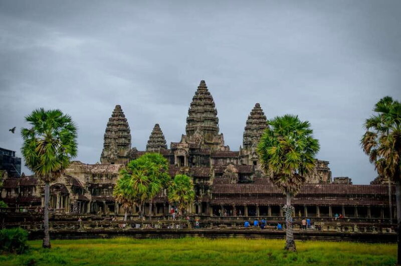 Seat-In-Coach: Small Circuit tour with Sunrise at Angkor Wat - What’s Included and What’s Not