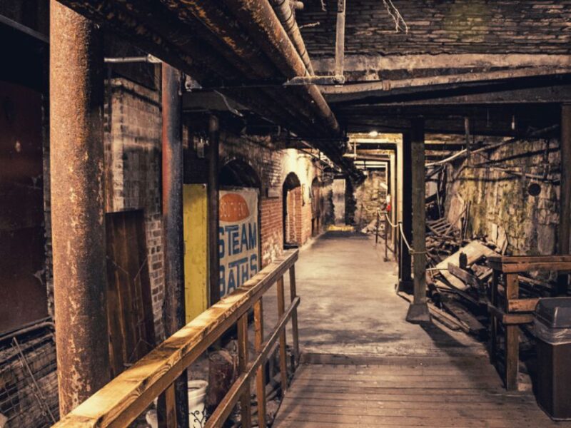 Seattle: Small Group Tour W/Space Needle, Boat & Underground - Key Points