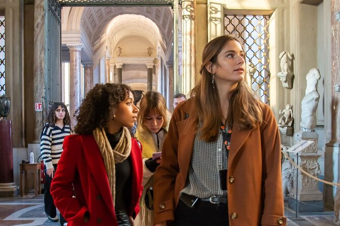 Secrets of Barcelona Old Town Walking Tour - Engaging Storytelling and Knowledgeable Guides