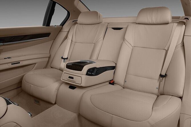 Sedan Arrival Transfer from LaGuardia Airport LGA to Manhattan - What to Expect During Your Transfer