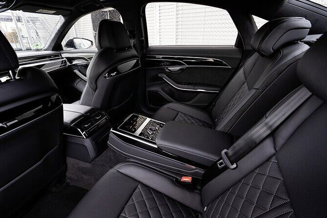 Sedan Transfer from Downtown Chicago to O'hare and Midway Airport - How the Booking and Pickup Work