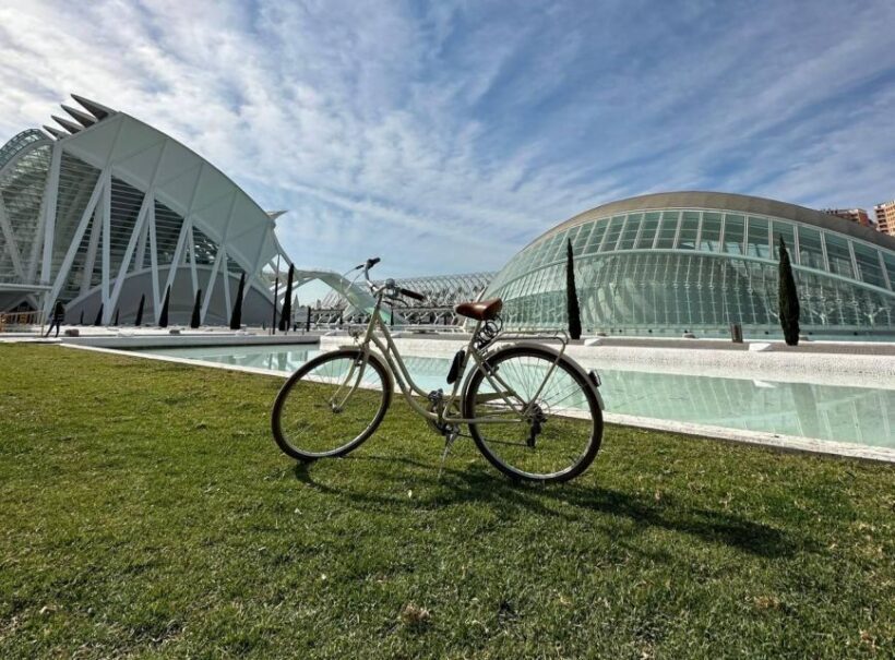 See Port Saplaya + City of Arts and Sciences on a Bike Tour - Key Points