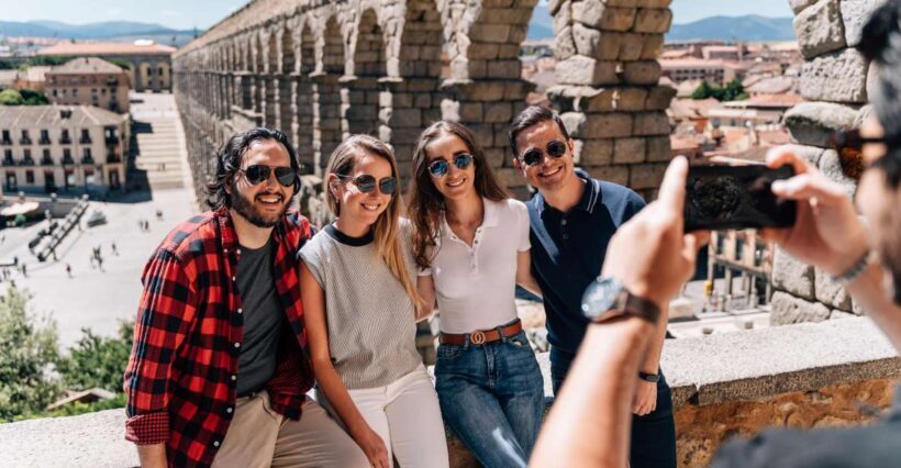 Segovia Guided Visit, Alcazar & Hiking with High Speed Train - Architectural Wonders: The Alcazar & Old Town
