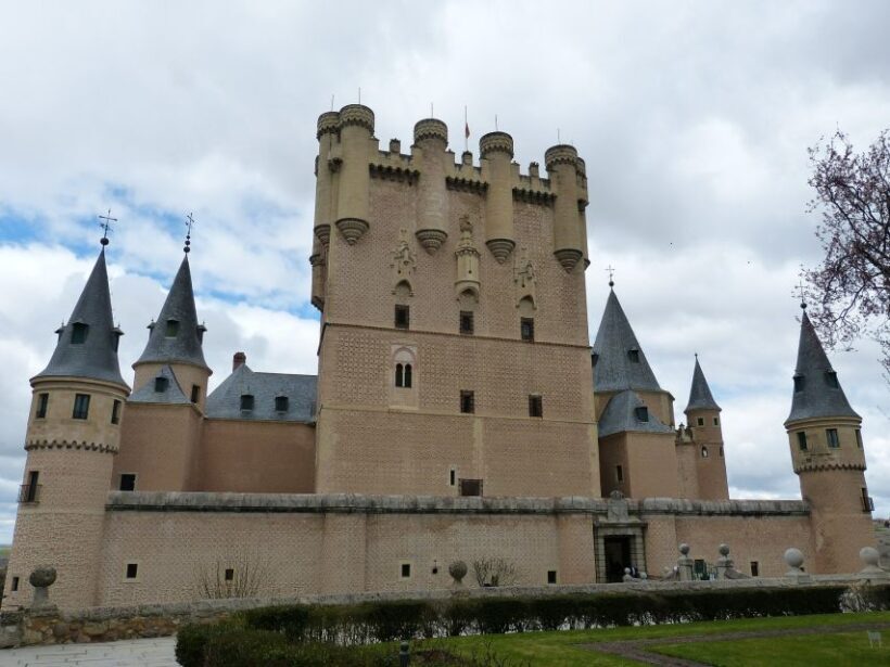 Segovia: Guided Walking Tour with Alcázar Entry - FAQs