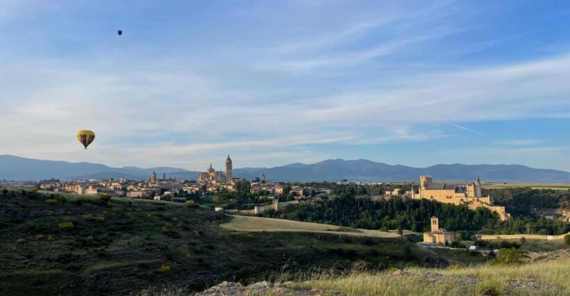 Segovia: Hot-air balloon ride with cava toast & picnic - The Experience in Detail