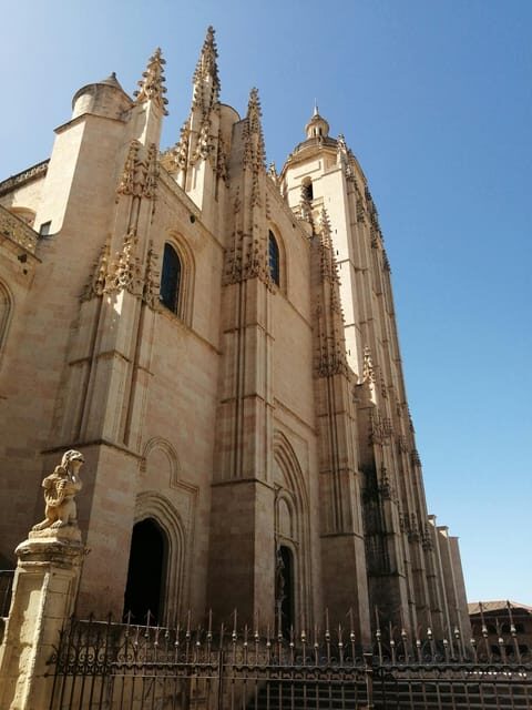 Segovia: Private Tour from Madrid by Minivan - Analyzing the Price and Value