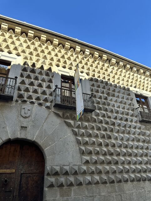 Segovia: private tour with Alcazar, Cathedral and wine tasting - Key Points