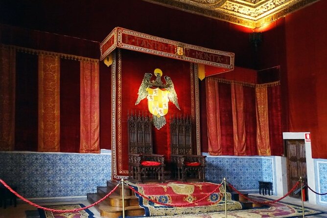 Segovia Tour With Guided Walking Tour Included - Expert Bilingual Guidance