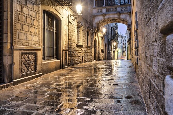 Self Audio Guided Tour in Gothic Quarter of Barcelona - Details that Matter