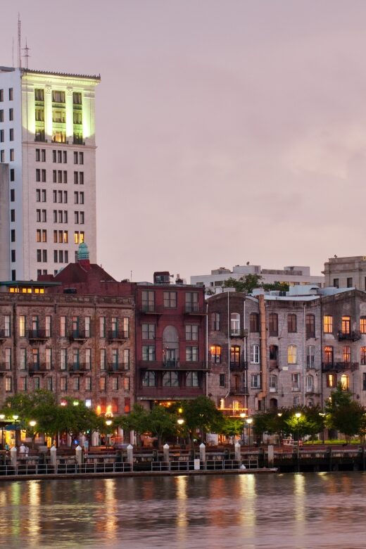 Self Guided Audio Ghost Tour in Savannah in 6 Languages - A Journey Through Savannah’s Haunted Streets