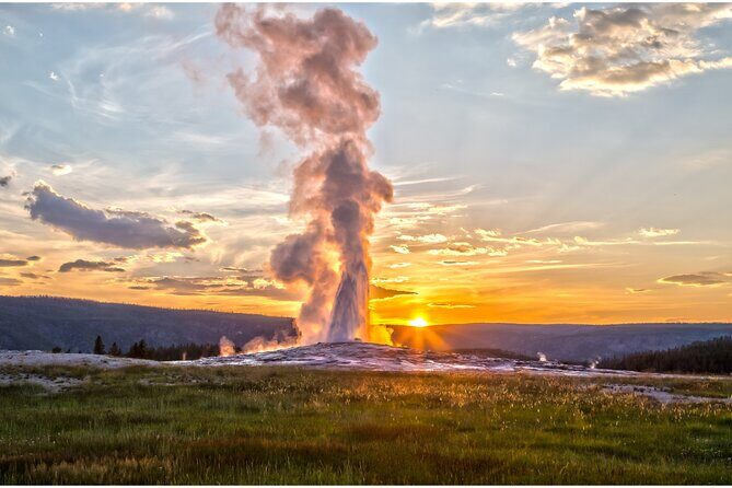 Self Guided Audio Walking Tour of Old Faithful Geyser Basin - An In-Depth Look at the Itinerary