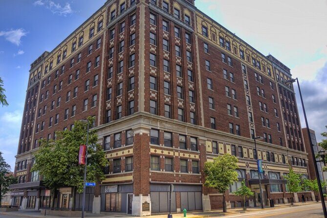Self-Guided Green Bay Scavenger Hunt: Victory In Titletown - Who Should Consider This Activity?