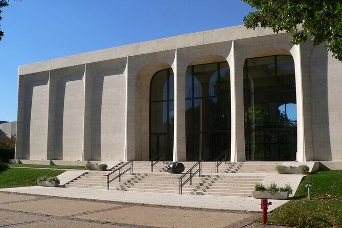 Self-Guided Lincoln Scavenger Hunt: Capitol to Campus! - The Puzzle and Photo Challenges