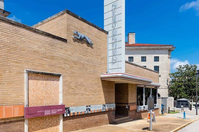 Self-Guided Montgomery Scavenger Hunt: History & Heroes - An Engaging Alternative to Traditional Tours