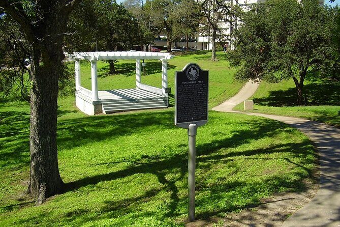 Self-Guided Scavenger Hunt: Austin Capitol Sights & Downtown Gems - An In-Depth Look at the Austin Scavenger Hunt
