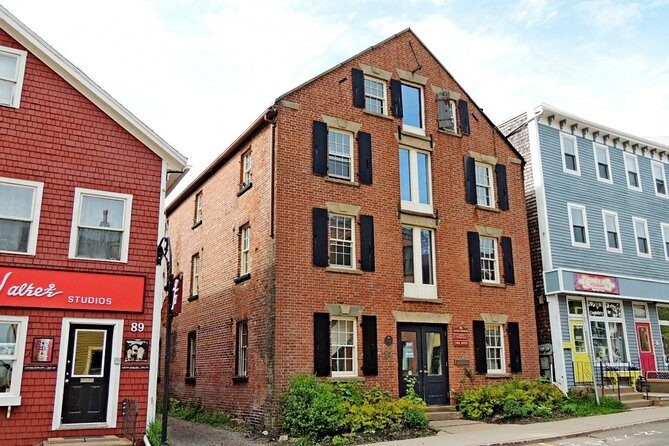 Self-Guided Scavenger Hunt: Birthplace of Confederation - The Realities: Pros and Cons