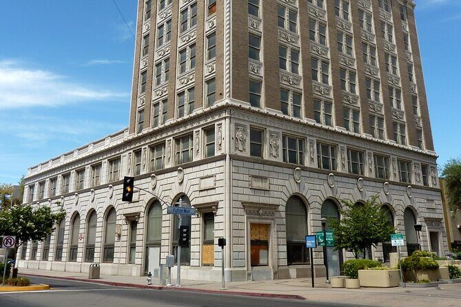 Self Guided Scavenger Hunt: Fresno Art & History - A Closer Look at the Fresno Art & History Scavenger Hunt