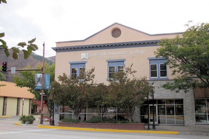 Self-Guided Scavenger Hunt: Glenwood Springs Hospitality Hunt - Who Will Enjoy This?