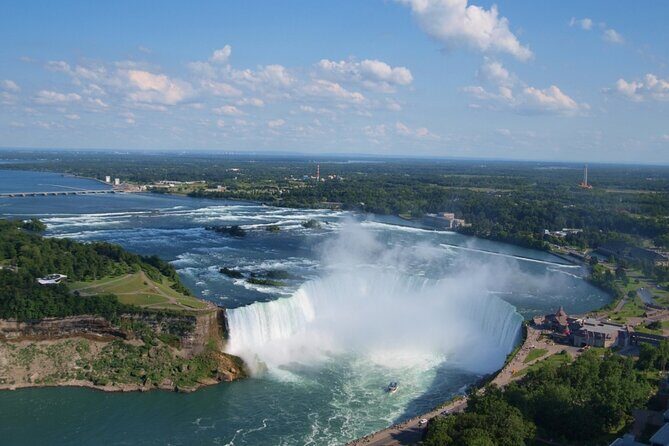 Self-Guided Scavenger Hunt: Hunt Along Niagara Falls - The Experience in Practice