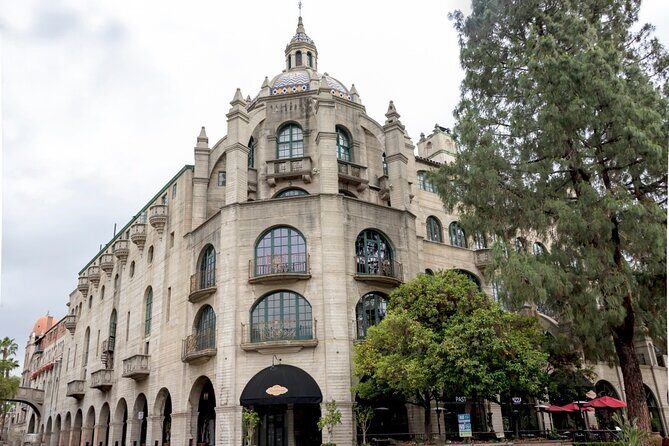 Self-Guided Scavenger Hunt: Universal Riverside - Meta Description