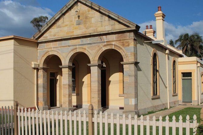 Self-Guided Scavenger Hunt: Wollongongs Storied History - Deep Dive into Key Stops