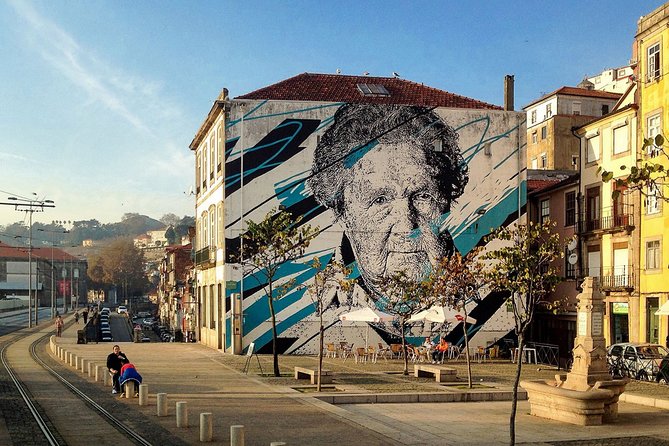 Self-guided tour Bike + Surf - Beach Break and Surfing at Matosinhos