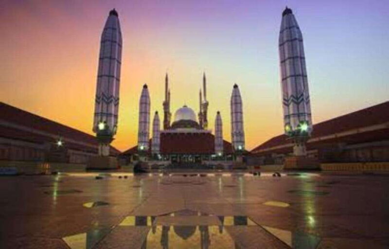 Semarang: Grand Mosque and Tallest Tower in Central Java - Key Points