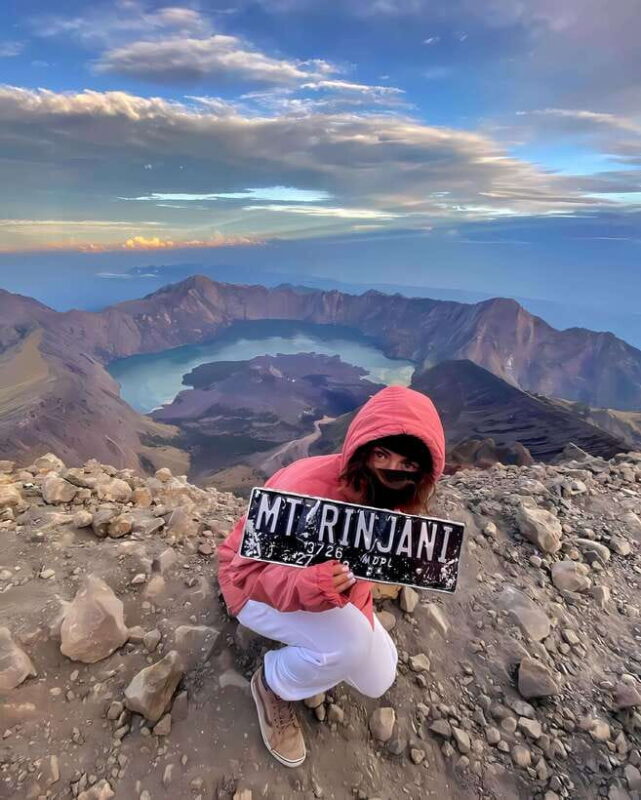 Sembalun/Senaru: Mt. Rinjani Summit 2-Day Trekking Tour - The Early Morning Summit Push (Day 2)