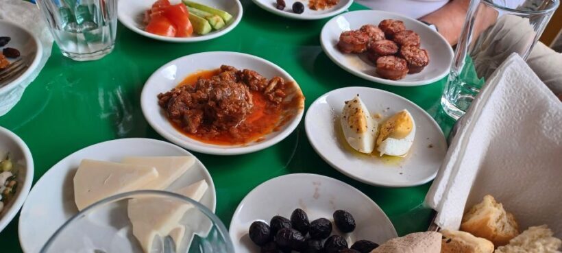 Semi Private Food & City Tour in Heraklion with Pastry Mesum - Detailed Breakdown of the Itinerary