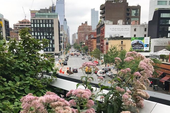 Semi-Private Meatpacking District, Chelsea Market, and High Line Walking Tour - Strolling the High Line